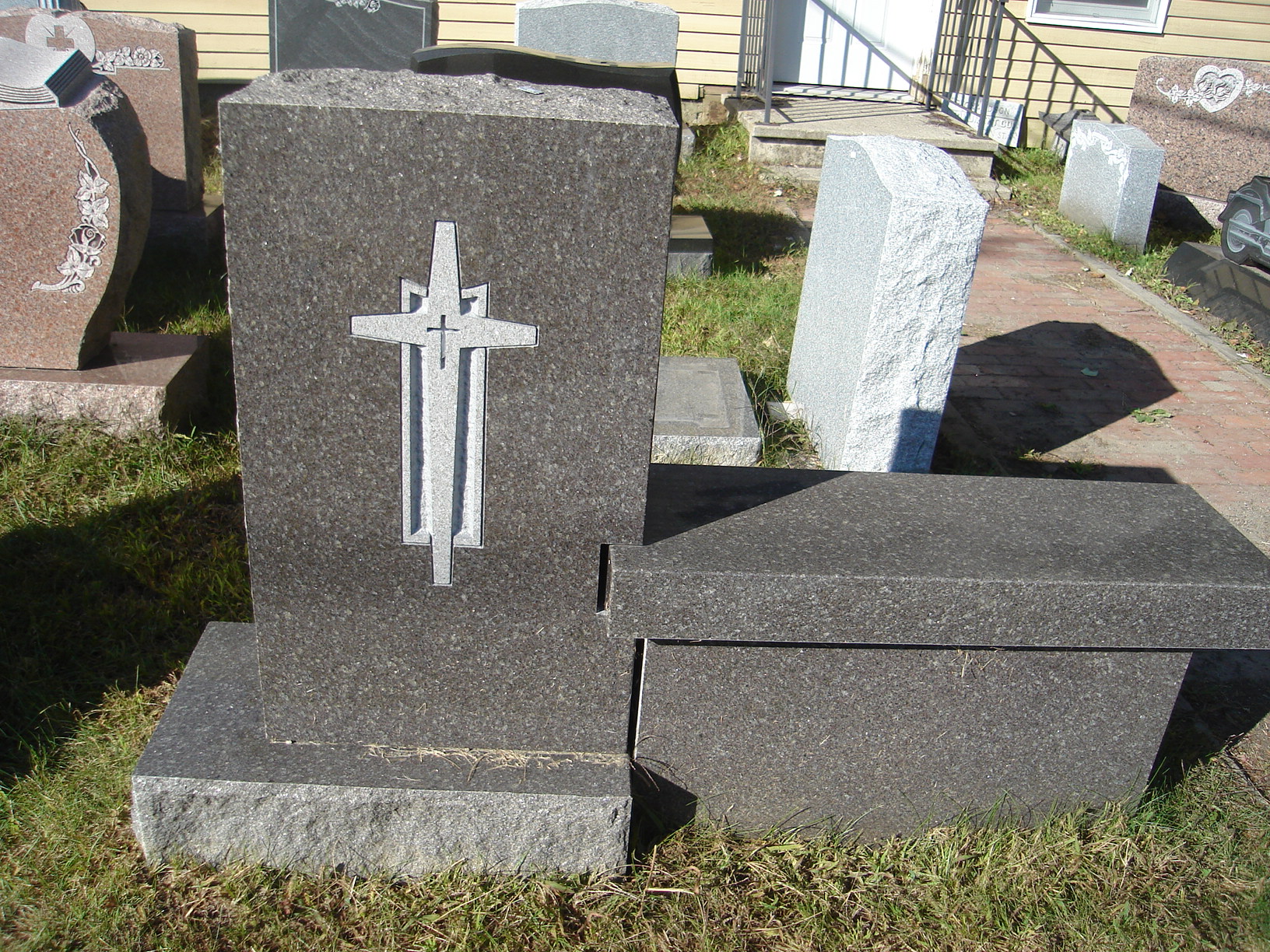 Granite Benches - Richardson Monument Co., Inc.